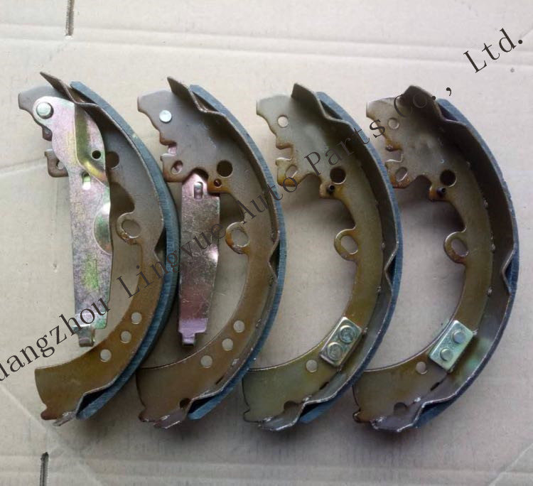 Auto Parts Hilux Rear Brake Shoes , OEM 04495-0K070 Toyota Hilux Interior Parts