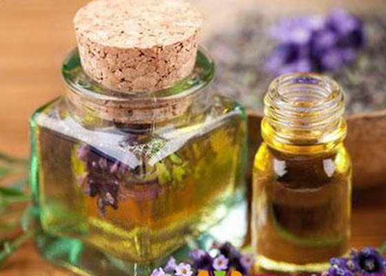Natural 100% Light Yellow Liquid Violet Essential Oil For Massage Oil