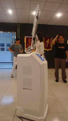 Medical Fractional CO2 Acne Scar Removal Laser Machine With Skin Rejuvenation