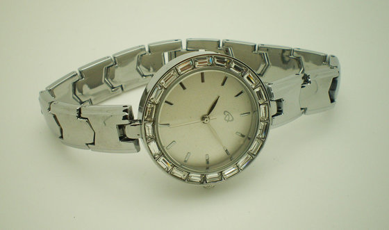 Round Diamond Dial Women Quartz Watch Customizable Logo Stylish Waterproof Watch