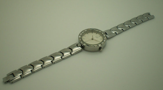 Round Diamond Dial Women Quartz Watch Customizable Logo Stylish Waterproof Watch