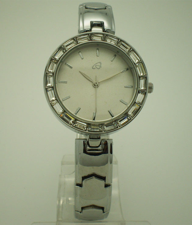 Round Diamond Dial Women Quartz Watch Customizable Logo Stylish Waterproof Watch