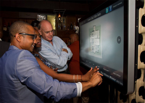 School And Hospital Capacitive Touchscreen Display / Interactive Touch Panel
