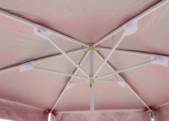 Copie faite sur commande résistante promotionnelle rouge 2.4m de logo de parapluie de plage sans base
