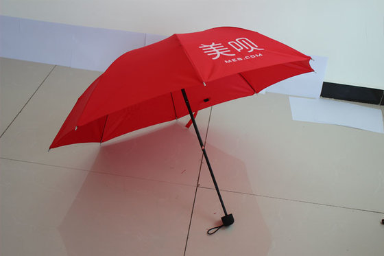 Assez trois fois l'anti rouille de pluie de nervures portatives rouges du parapluie 8 pour des affaires