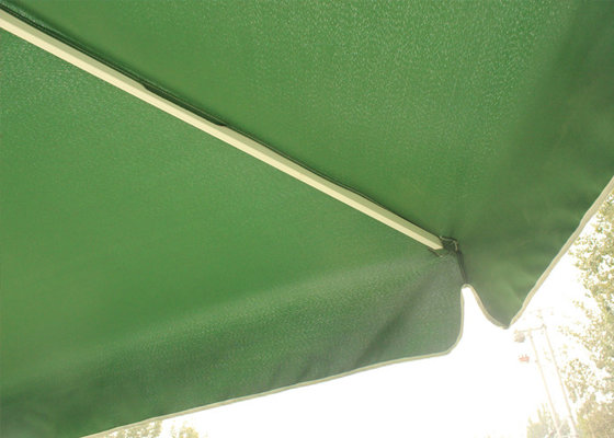 Grand parapluie carré vert avec la base de marbre de 50 kilogrammes, cadre en acier carré de tube
