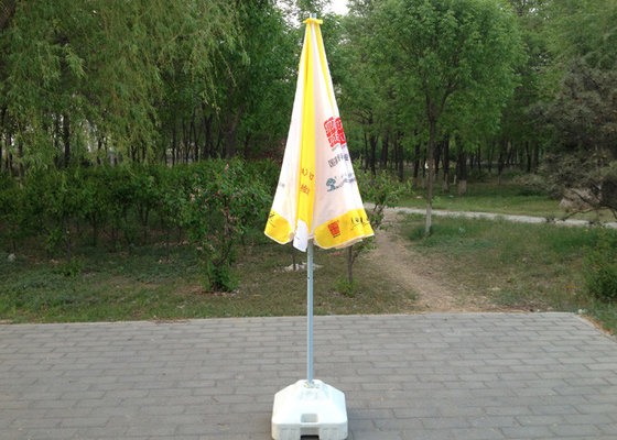 Protection UV jaune et blanche de parapluie de plage de Sun avec l'écran imprimé