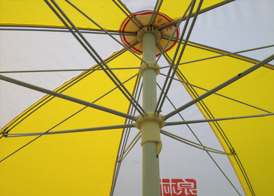 Protection UV jaune et blanche de parapluie de plage de Sun avec l'écran imprimé