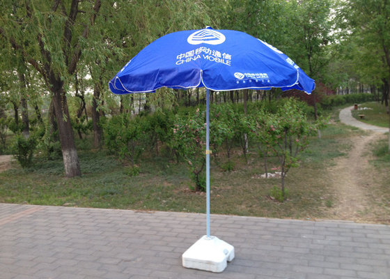 Les parapluies bleus de publicité extérieure, écran ont imprimé le parasol pliable de plage