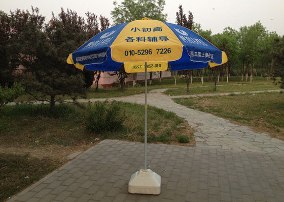 열린 설명서가 조정가능한 고도로 인쇄된 안뜰 우산 손에 상표를 붙였습니다