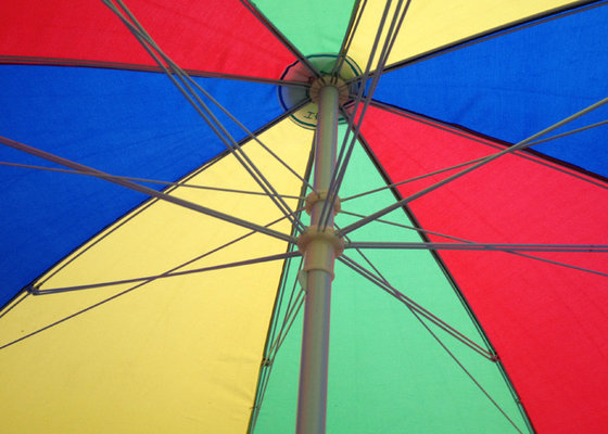 Parapluies de plage promotionnels de tempête protégeant du vent avec le tissu de 420D Oxford, rond formé