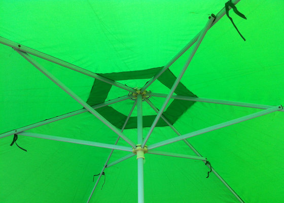 Protection UV ronde verte imperméable de parapluie de plage pour différentes occasions
