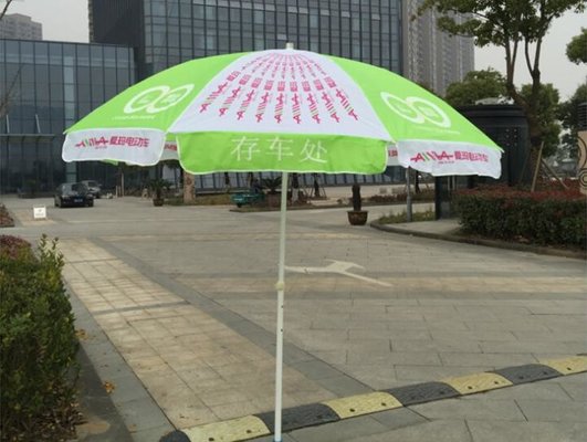 Parapluie de plage extérieur durable de parapluie de parasol avec des nervures d'acier au carbone