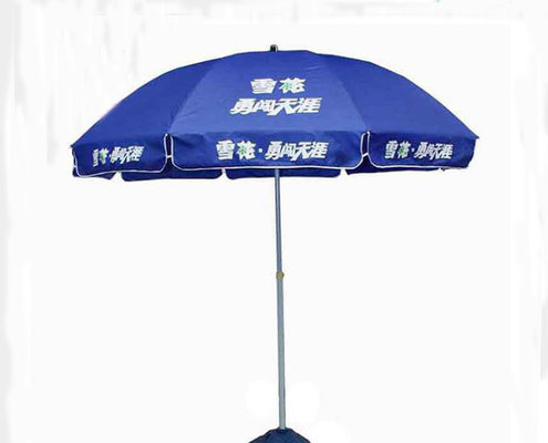 La coutume imperméable pliable a imprimé des parapluies de patio avec des copies de logo