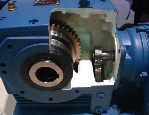 Small Right Angle Worm Gear Reducer , 90 Degree Gear Box Worm Speed Reducer