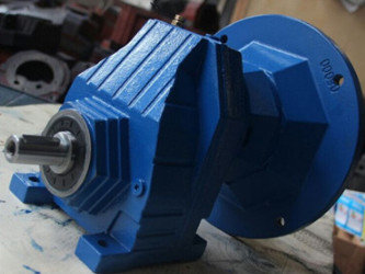 R Type Motor Gear Reducer With 160kw  High Strength Cast Iron Housings