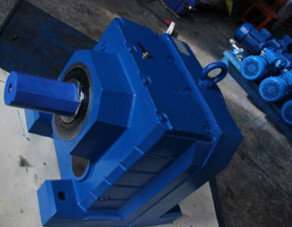 R Type Motor Gear Reducer With 160kw  High Strength Cast Iron Housings