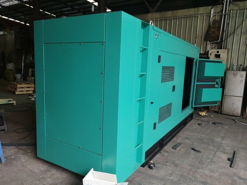 Smooth Running Silent Diesel Generator Set 400KVA 320KW Fuel Capacity 8 - 12 Running Hours