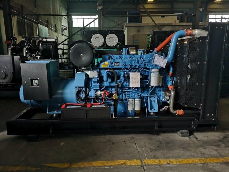 Four Stroke 12 Cylinder Open Diesel Generator Water Cooled Powered By Cummins Engine