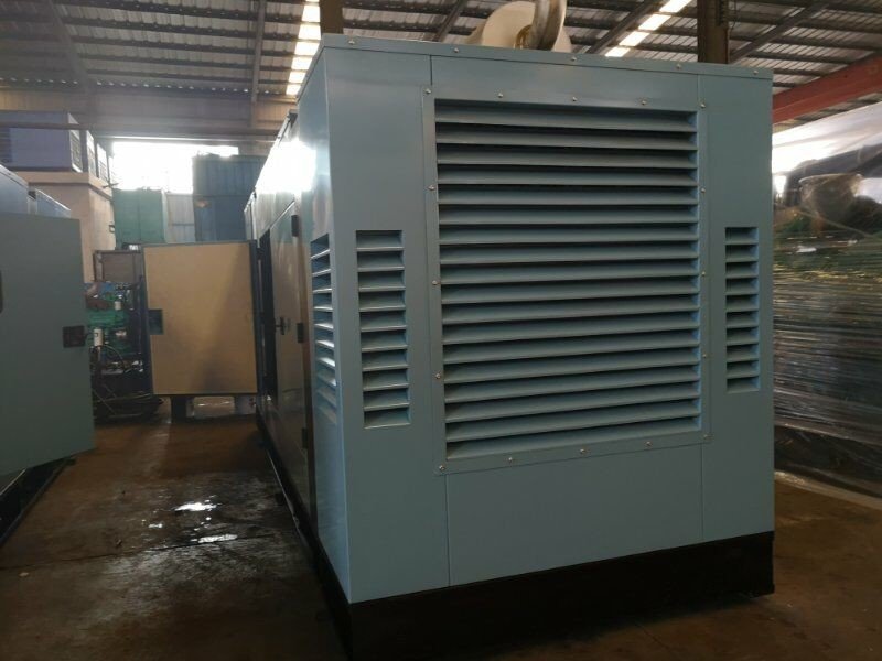 Three Phase Diesel Generator 440kw 550KVA , Soundproof Super Silent Diesel Generator