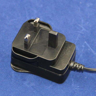 3W / 10W Power Adapter UK 3 Pins AC Plug 45 - 55g Weight Black / White Color