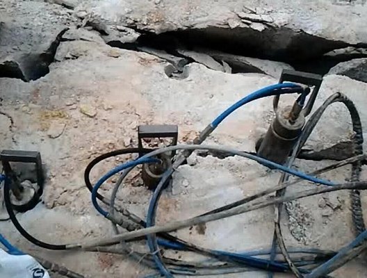 Piston Rock Splitter|New Method For Breaking Concrete