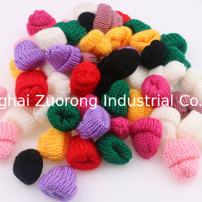 Factory wholesale Mini Knitted Hats with Pom Pom Ball for Decoration, Mini Amigurumi Top Hat, Crochet Mini Christmas Hat